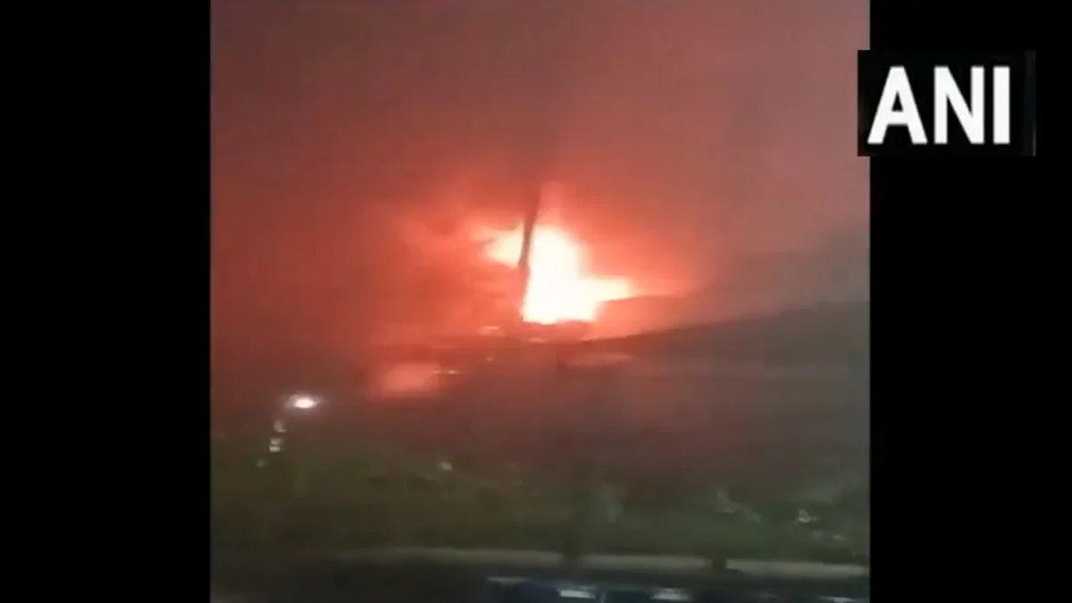 महाराष्ट्र: नवी मुंबई में केमिकल फैक्ट्री में लगी आग, दमकल की गाड़ियां ...