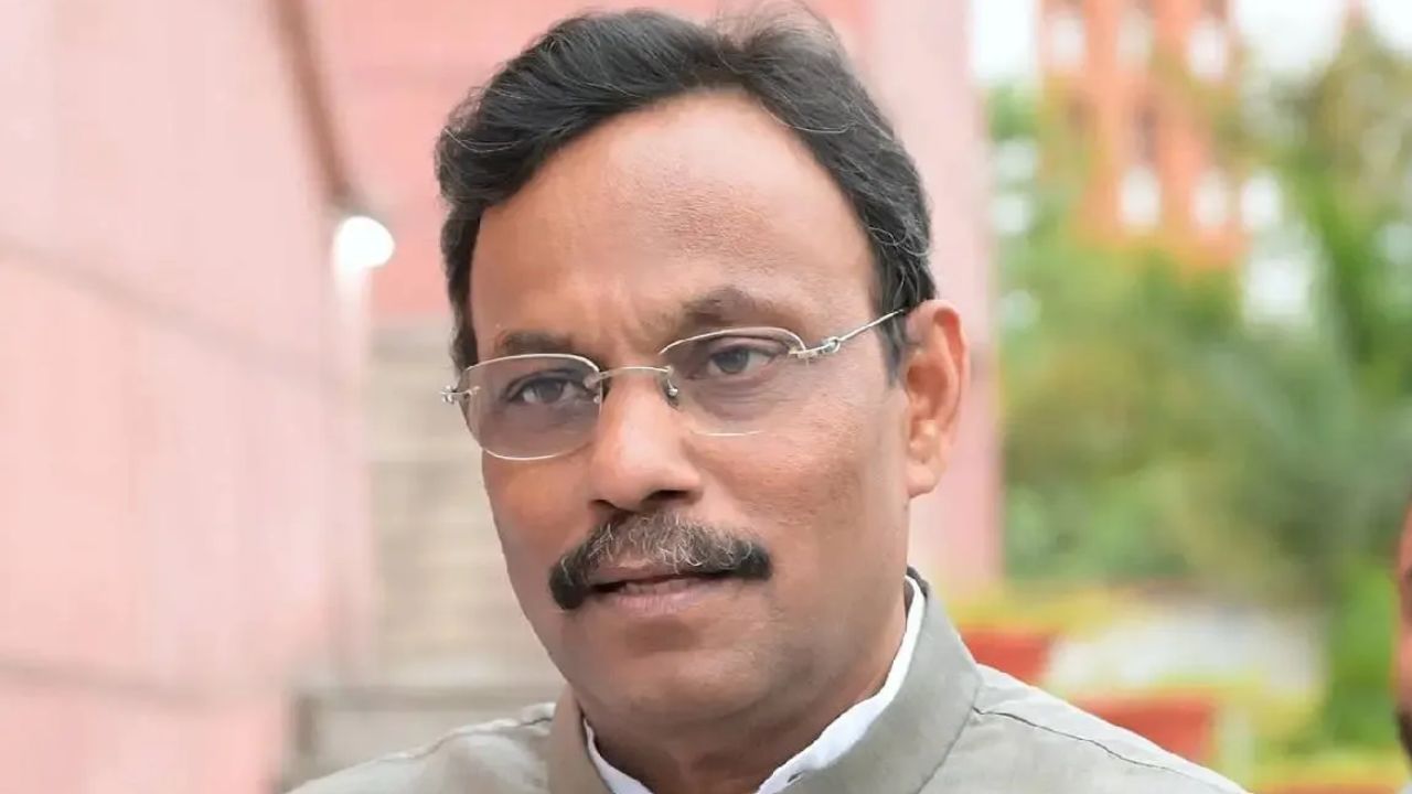 वोटिंग से पहले मुश्किलों में फंसे बीजेपी महासचिव विनोद तावड़े, दर्ज हुई ...